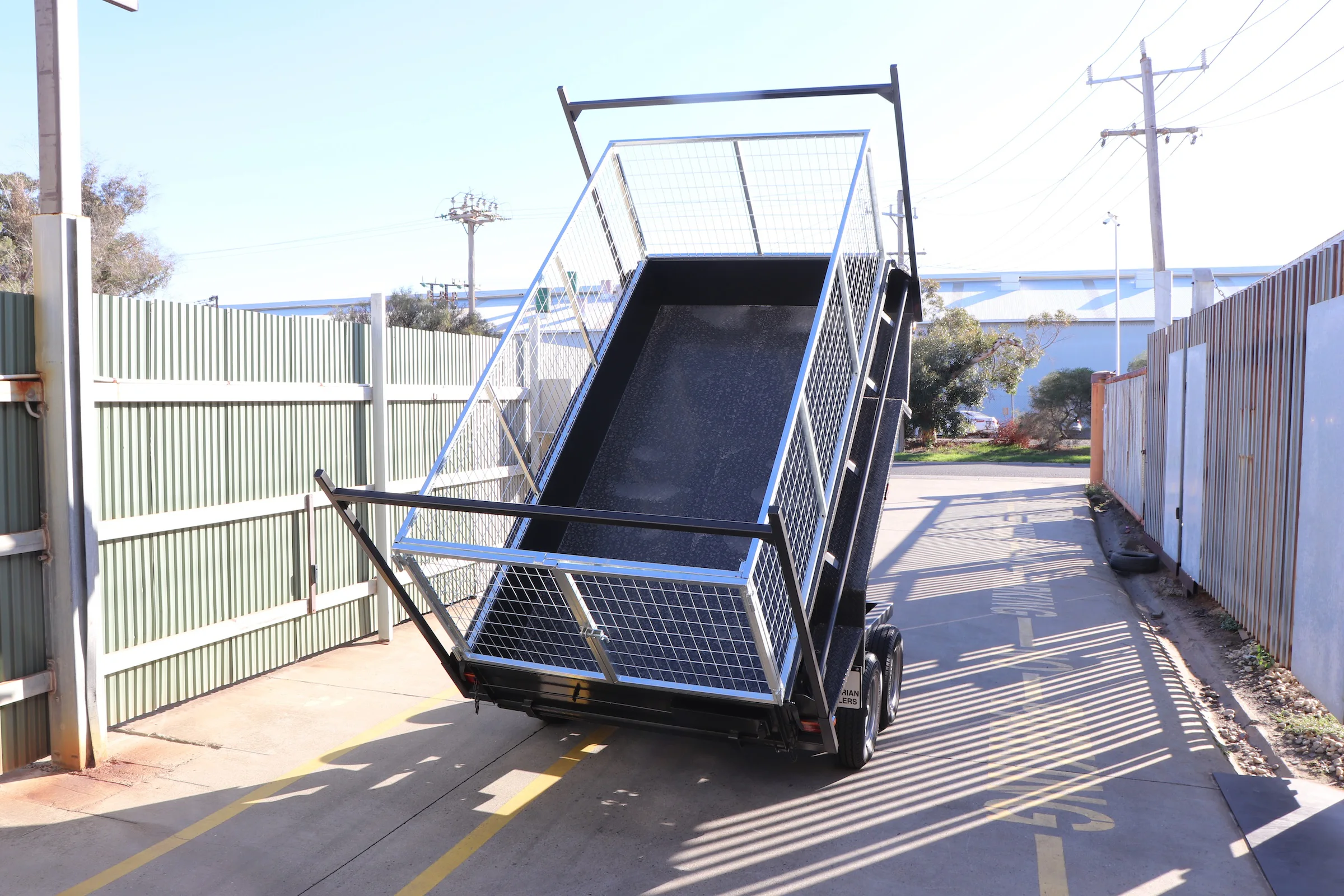 10x5 All Purpose Hydraulic Tipper with Racks | Plant Ramps | Cage