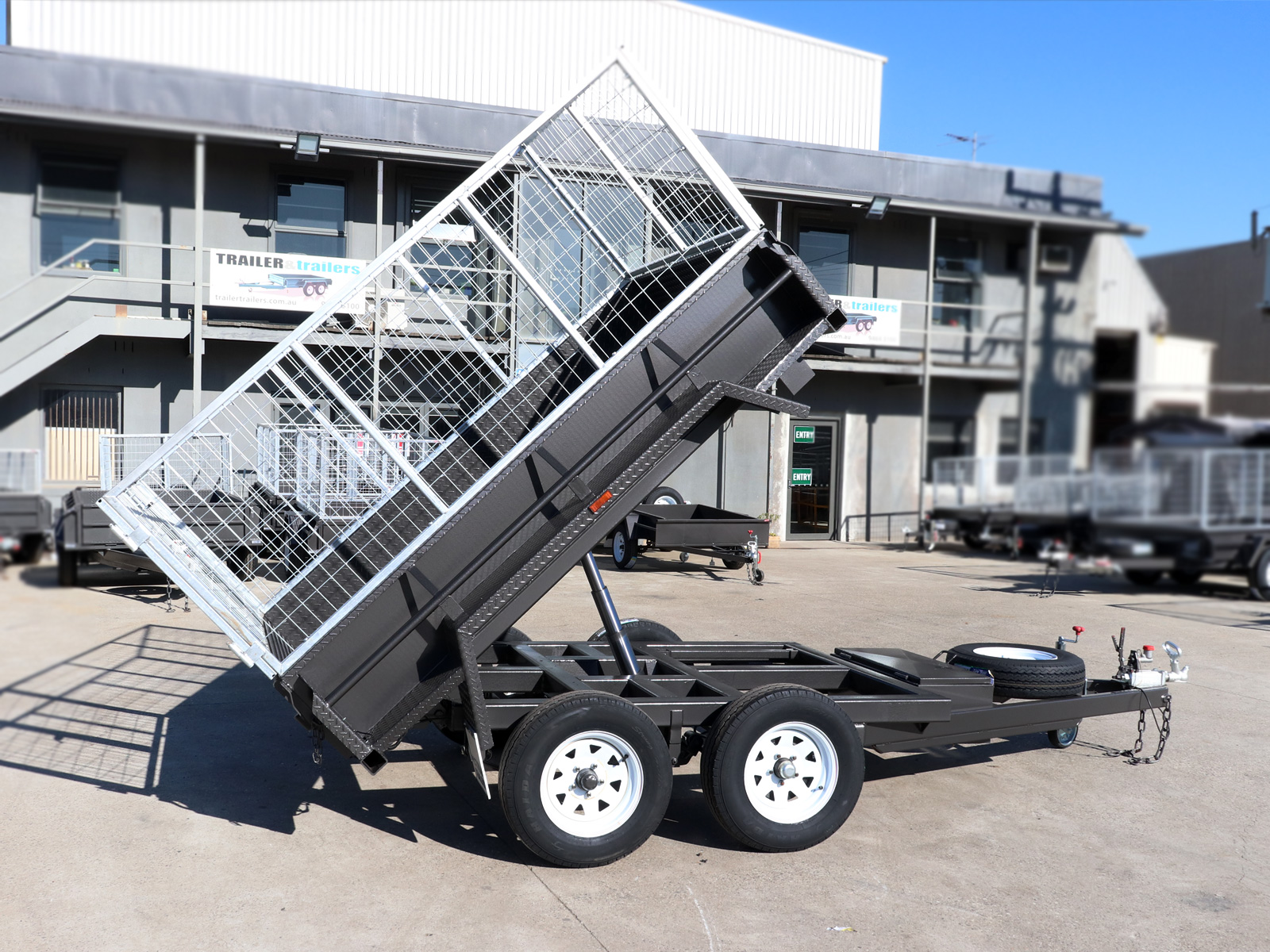 8x5 Tandem Axle Hydraulic Tipper Trailer with 2Ft Galvanised Cage