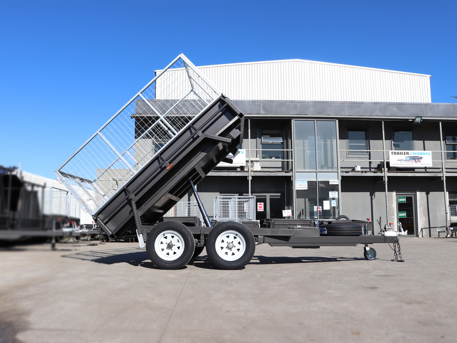 8x5 Tandem Axle Hydraulic Tipper Trailer with 2Ft Galvanised Cage